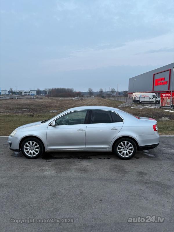 Volkswagen Jetta 2007 in Tallinn, with an engine capacity of 1.60 L and mileage of 299 thousand km for 1600 €, photo 3 on AUTOMOTO.COM.LV