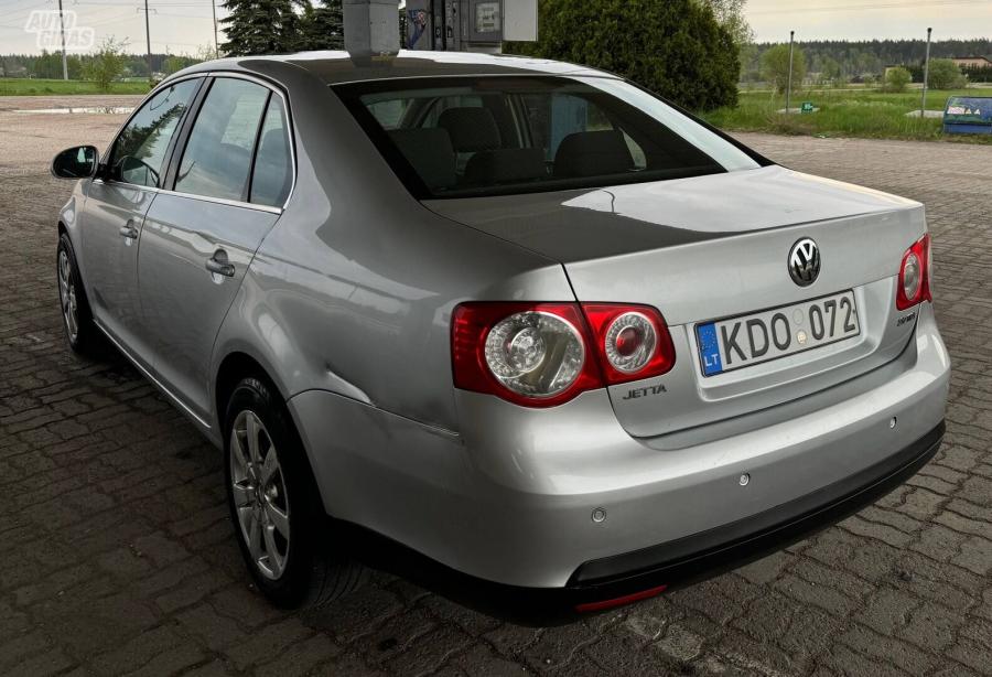 Volkswagen Jetta 2007 Viļņa, ar dzinēja tilpumu 2.00 L un nobraukumu 400 tūkst. km par 1450 €, foto 5 vietnē AUTOMOTO.COM.LV