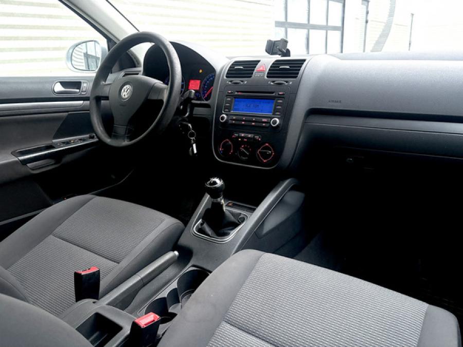 Volkswagen Jetta 2007 Tallina, ar dzinēja tilpumu 1.60 L un nobraukumu 178 tūkst. km par 2199 €, foto 9 vietnē AUTOMOTO.COM.LV
