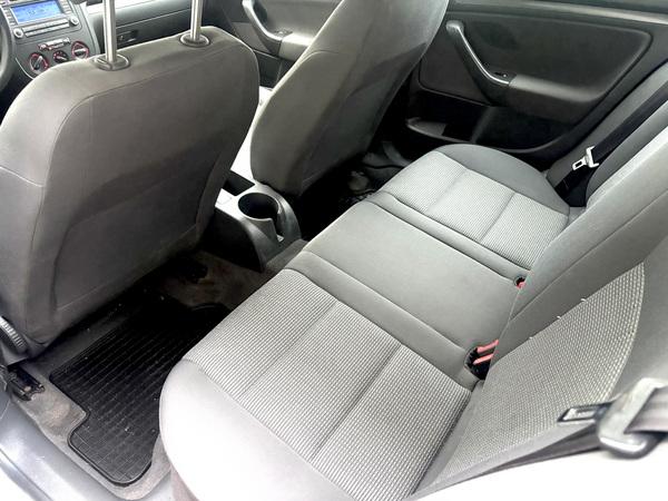 Volkswagen Jetta 2007 Tallina, ar dzinēja tilpumu 1.60 L un nobraukumu 178 tūkst. km par 2199 €, foto 10 vietnē AUTOMOTO.COM.LV