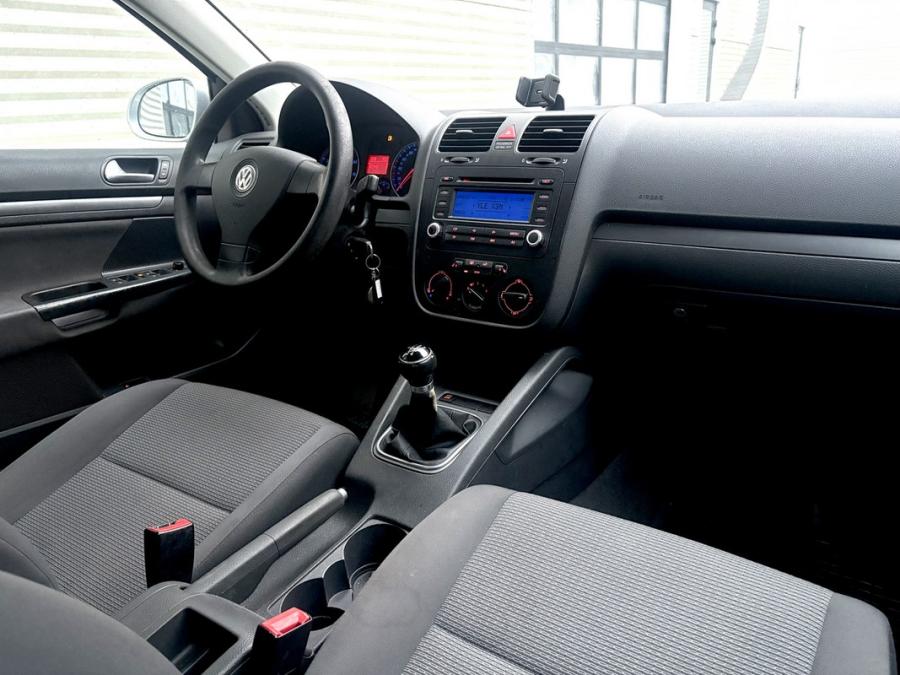 Volkswagen Jetta 2007 Tallina, ar dzinēja tilpumu 1.60 L un nobraukumu 178 tūkst. km par 2199 €, foto 24 vietnē AUTOMOTO.COM.LV
