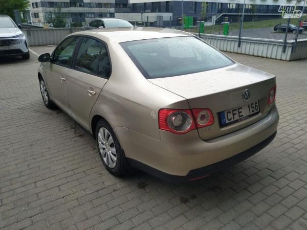 Volkswagen Jetta 2007 in Vilnius, with an engine capacity of 1.60 L and mileage of 260 thousand km for 1550 €, photo 3 on AUTOMOTO.COM.LV