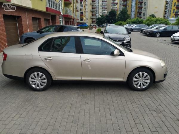 Volkswagen Jetta 2007 in Vilnius, with an engine capacity of 1.60 L and mileage of 260 thousand km for 1550 €, photo 6 on AUTOMOTO.COM.LV