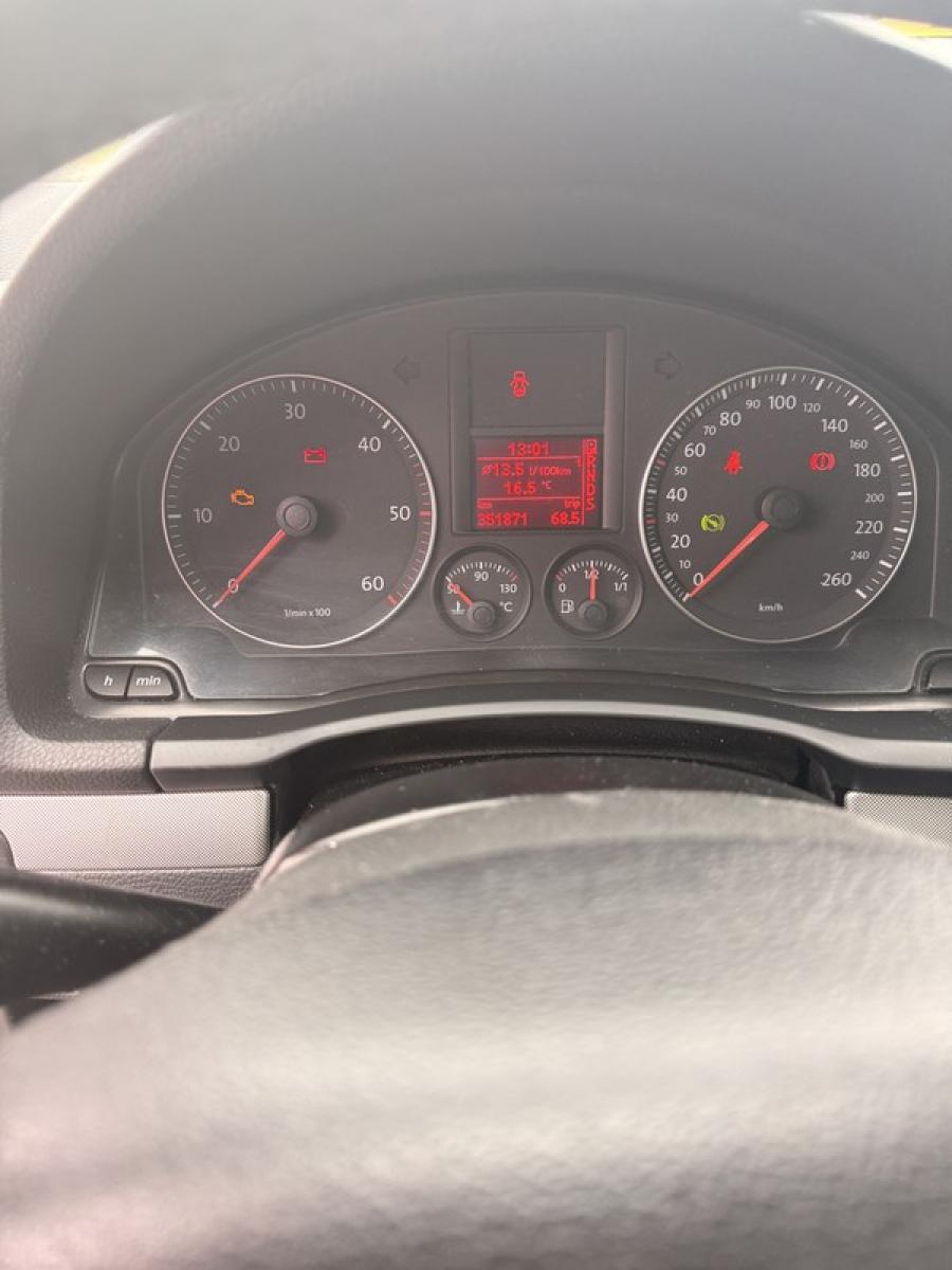Volkswagen Jetta 2007 Tallina, ar dzinēja tilpumu 1.90 L un nobraukumu 352 tūkst. km par 1200 €, foto 19 vietnē AUTOMOTO.COM.LV
