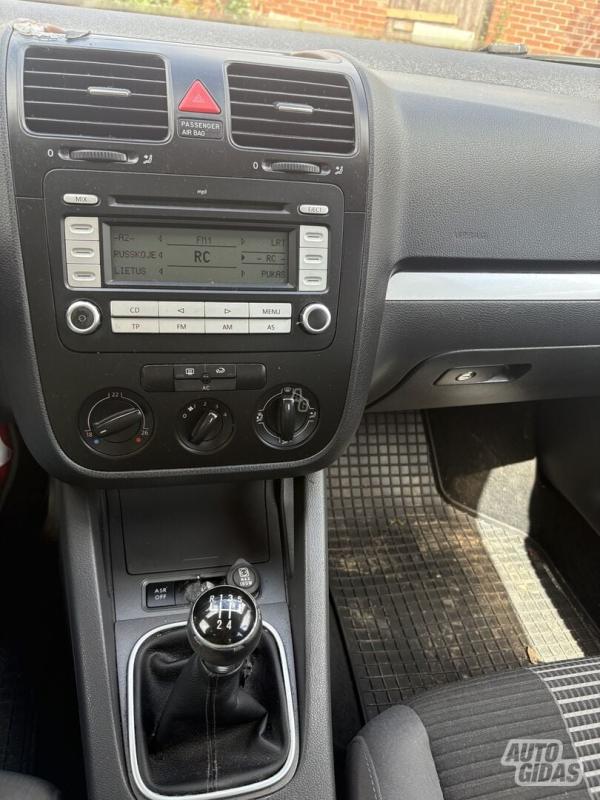 Volkswagen Jetta 2008 in Vilnius, with an engine capacity of 1.90 L and mileage of 368 thousand km for 880 €, photo 10 on AUTOMOTO.COM.LV