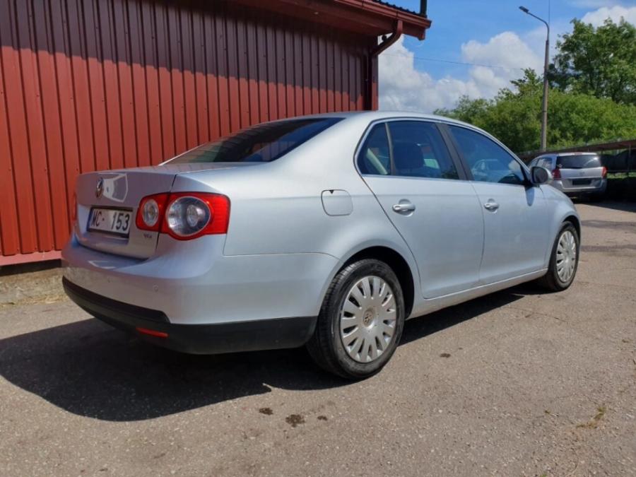 Volkswagen Jetta 2008 in Riga, with an engine capacity of 1.90 L and mileage of 301 thousand km for 2450 €, photo 4 on AUTOMOTO.COM.LV