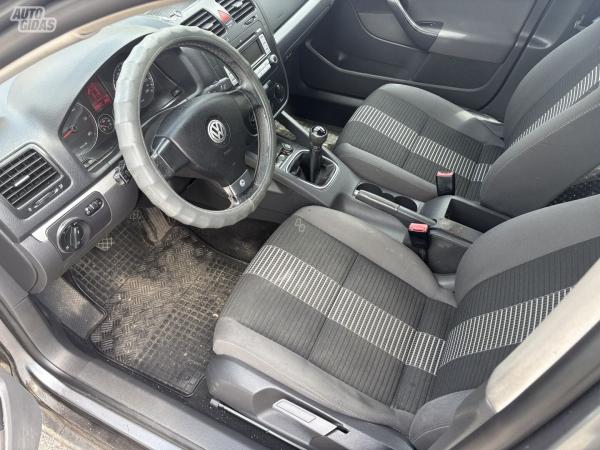 Volkswagen Jetta 2008 in Vilnius, with an engine capacity of 1.90 L and mileage of 330 thousand km for 730 €, photo 6 on AUTOMOTO.COM.LV