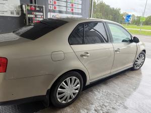 Volkswagen Jetta 2008 in Riga, with an engine capacity of 1.90 L and mileage of 377 thousand km for 1900 €, photo 4 on AUTOMOTO.COM.LV