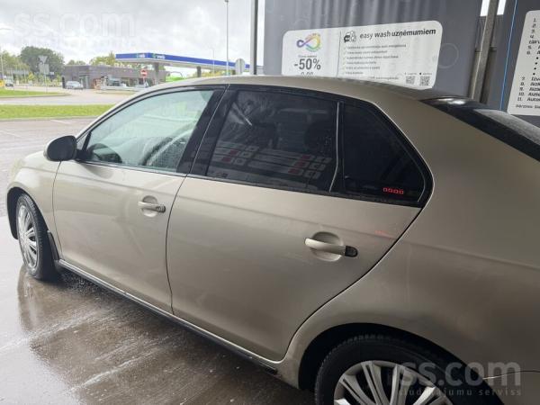 Volkswagen Jetta 2008 in Riga, with an engine capacity of 1.90 L and mileage of 377 thousand km for 1900 €, photo 6 on AUTOMOTO.COM.LV
