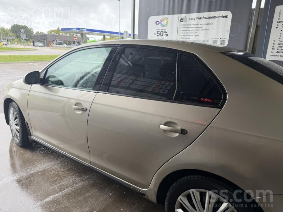 Volkswagen Jetta 2008 in Riga, with an engine capacity of 1.90 L and mileage of 377 thousand km for 1900 €, photo 6 on AUTOMOTO.COM.LV