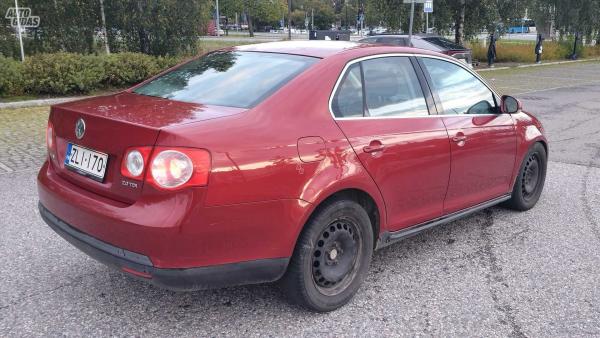 Volkswagen Jetta 2008 KelmÄ vietnÄ Volkswagen Jetta 2008 KelmÄ, ar dzinÄja tilpumu 2.00 L un nobraukumu 350 tÅ«kst. km par 1100 ā¬, foto 4 vietnÄ AUTOMOTO.COM.LV