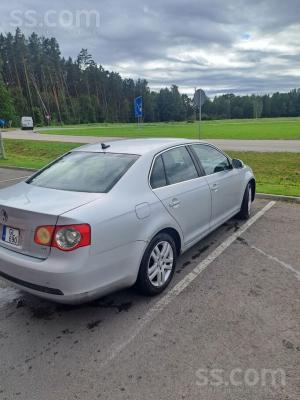 Volkswagen Jetta 2009 in Riga, with an engine capacity of 2.00 L and mileage of 190 thousand km for 1500 €, photo 6 on AUTOMOTO.COM.LV