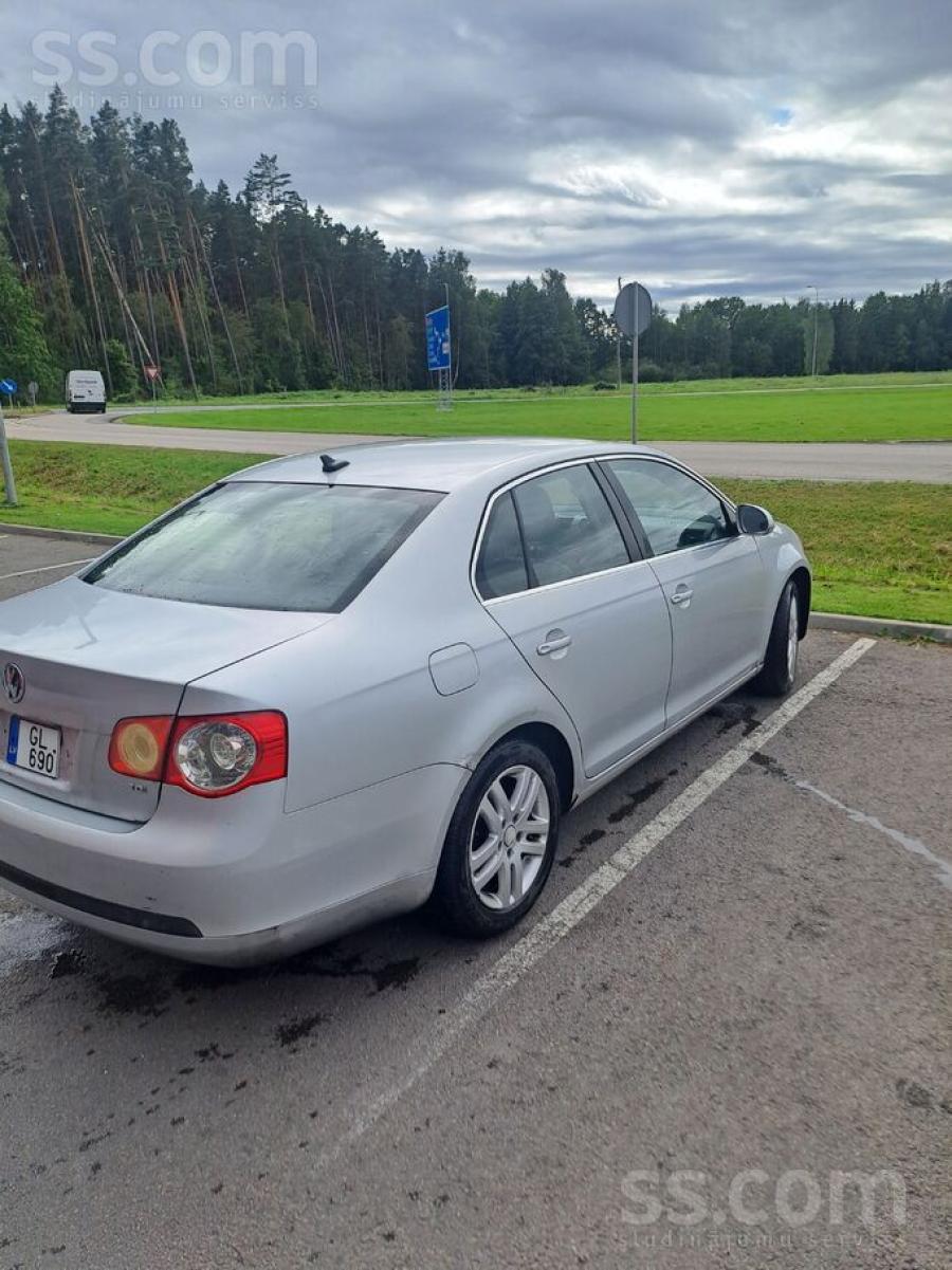 Volkswagen Jetta 2009 in Riga, with an engine capacity of 2.00 L and mileage of 190 thousand km for 1500 €, photo 6 on AUTOMOTO.COM.LV