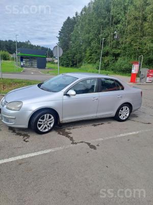 Volkswagen Jetta 2009 in Riga, with an engine capacity of 2.00 L and mileage of 190 thousand km for 1500 €, photo 8 on AUTOMOTO.COM.LV