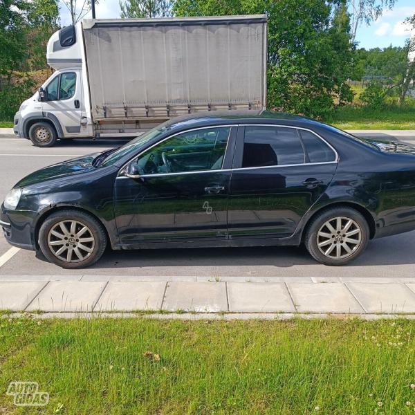 Volkswagen Jetta 2009 in Vilnius, with an engine capacity of 2.00 L and mileage of 314 thousand km for 850 €, photo 3 on AUTOMOTO.COM.LV