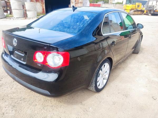 Volkswagen Jetta 2009 Utena, ar dzinēja tilpumu 2.00 L un nobraukumu 245 tūkst. km par 2800 €, foto 9 vietnē AUTOMOTO.COM.LV