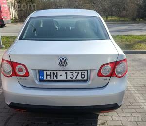 Volkswagen Jetta 2010 in Riga, with an engine capacity of 1.40 L and mileage of 282 thousand km for 2700 €, photo 3 on AUTOMOTO.COM.LV