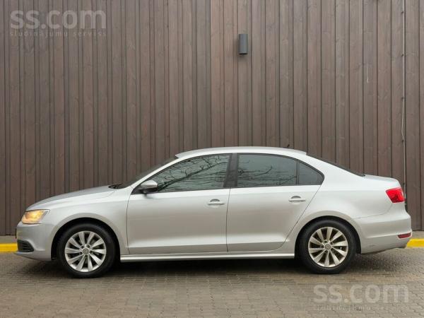 Volkswagen Jetta 2011 in Riga, with an engine capacity of 1.40 L and mileage of 254 thousand km for 2990 €, photo 3 on AUTOMOTO.COM.LV