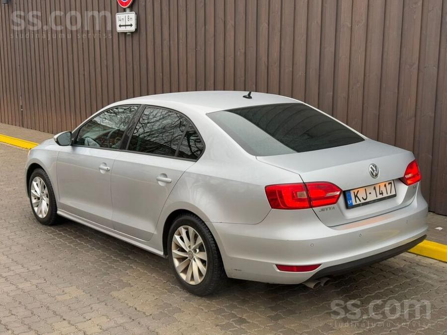 Volkswagen Jetta 2011 in Riga, with an engine capacity of 1.40 L and mileage of 254 thousand km for 2990 €, photo 4 on AUTOMOTO.COM.LV