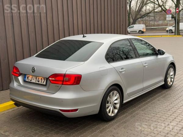 Volkswagen Jetta 2011 in Riga, with an engine capacity of 1.40 L and mileage of 254 thousand km for 2990 €, photo 5 on AUTOMOTO.COM.LV