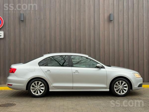Volkswagen Jetta 2011 in Riga, with an engine capacity of 1.40 L and mileage of 254 thousand km for 2990 €, photo 6 on AUTOMOTO.COM.LV