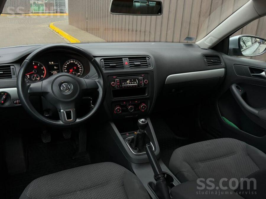 Volkswagen Jetta 2011 in Riga, with an engine capacity of 1.40 L and mileage of 254 thousand km for 2990 €, photo 12 on AUTOMOTO.COM.LV