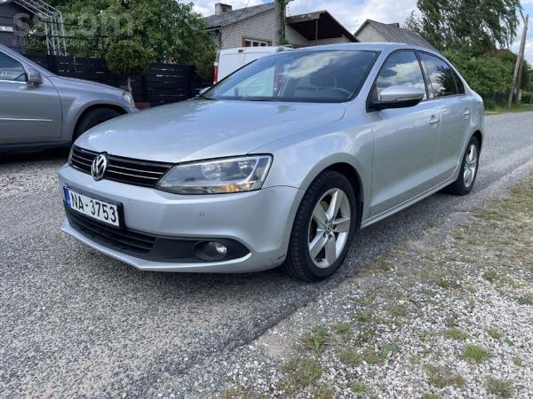 Volkswagen Jetta 2011 in Kuldiga, with an engine capacity of 1.60 L and mileage of 219 thousand km for 1680 €, photo 2 on AUTOMOTO.COM.LV