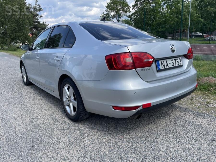Volkswagen Jetta 2011 in Kuldiga, with an engine capacity of 1.60 L and mileage of 219 thousand km for 1680 €, photo 3 on AUTOMOTO.COM.LV