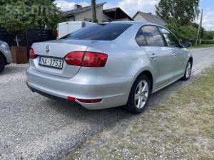 Volkswagen Jetta 2011 in Kuldiga, with an engine capacity of 1.60 L and mileage of 219 thousand km for 1680 €, photo 4 on AUTOMOTO.COM.LV