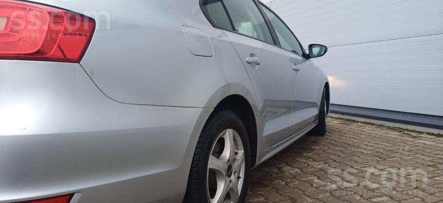 Volkswagen Jetta 2011 in Balvi, with an engine capacity of 1.60 L and mileage of 353 thousand km for 4350 €, photo 5 on AUTOMOTO.COM.LV