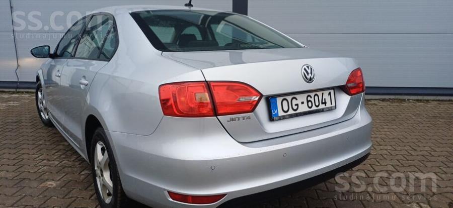 Volkswagen Jetta 2011 in Balvi, with an engine capacity of 1.60 L and mileage of 353 thousand km for 4350 €, photo 7 on AUTOMOTO.COM.LV