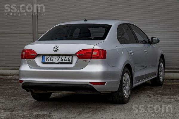 Volkswagen Jetta 2011 Rīga, ar dzinēja tilpumu 1.40 L un nobraukumu 0 tūkst. km par 5500 €, foto 4 vietnē AUTOMOTO.COM.LV