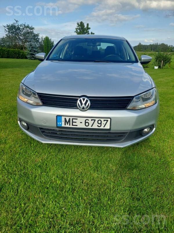 Volkswagen Jetta 2011 in Riga, with an engine capacity of 1.60 L and mileage of 305 thousand km for 3300 €, photo 1 on AUTOMOTO.COM.LV