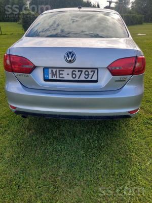 Volkswagen Jetta 2011 in Riga, with an engine capacity of 1.60 L and mileage of 305 thousand km for 3300 €, photo 5 on AUTOMOTO.COM.LV