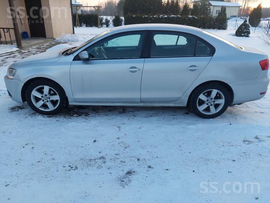 Volkswagen Jetta 2011 Rīga, ar dzinēja tilpumu 1.60 L un nobraukumu 305 tūkst. km par 3100 €, foto 3 vietnē AUTOMOTO.COM.LV