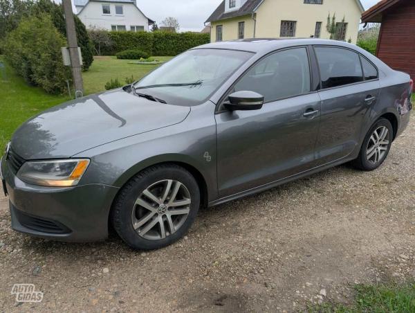 Volkswagen Jetta 2011 in Vilnius, with an engine capacity of 2.00 L and mileage of 285 thousand km for 4400 €, photo 1 on AUTOMOTO.COM.LV