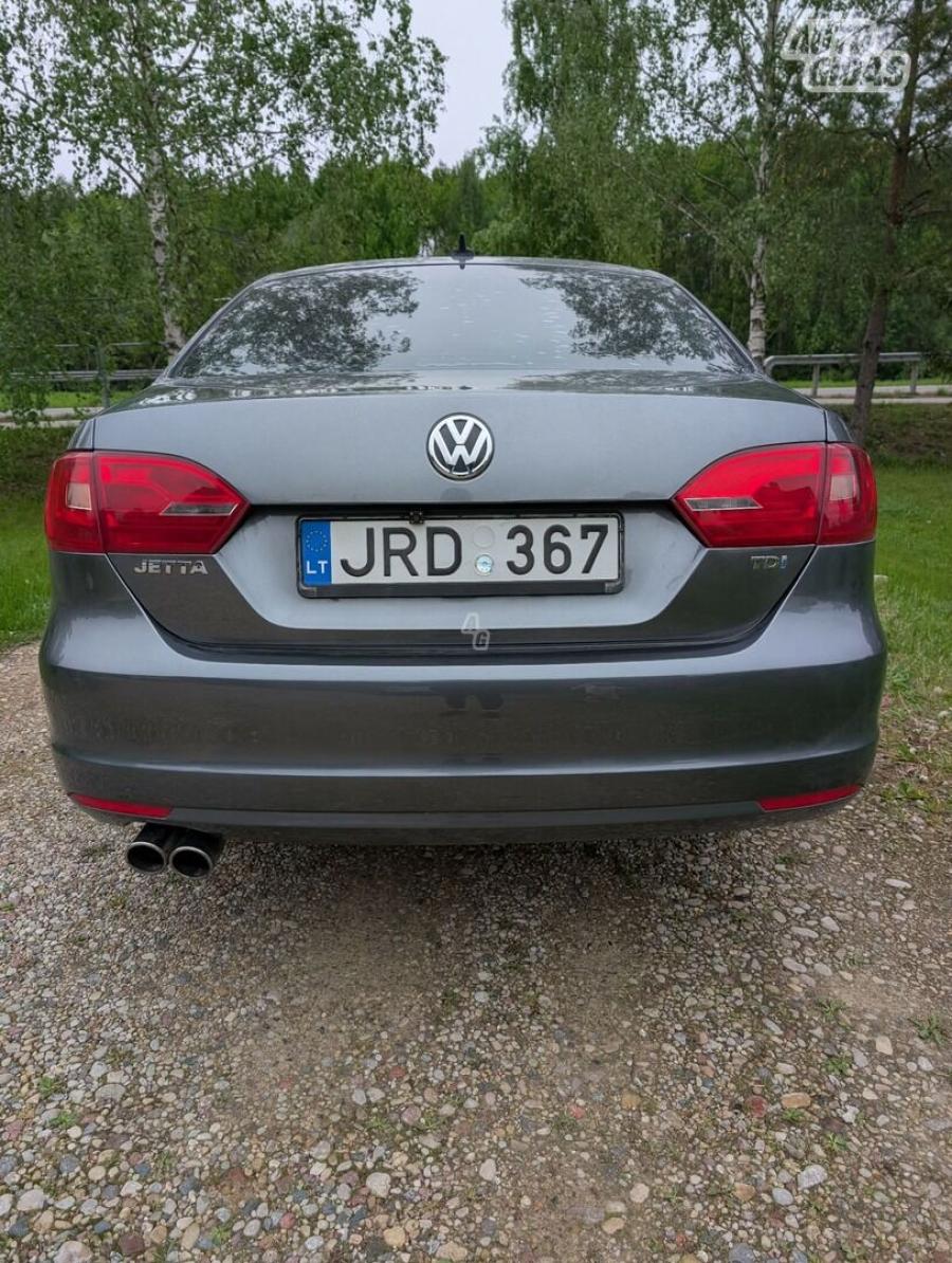 Volkswagen Jetta 2011 in Vilnius, with an engine capacity of 2.00 L and mileage of 285 thousand km for 4400 €, photo 4 on AUTOMOTO.COM.LV