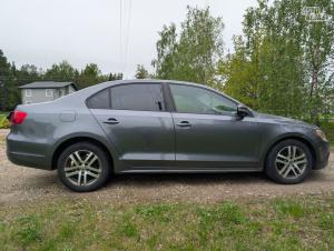 Volkswagen Jetta 2011 in Vilnius, with an engine capacity of 2.00 L and mileage of 285 thousand km for 4400 €, photo 5 on AUTOMOTO.COM.LV
