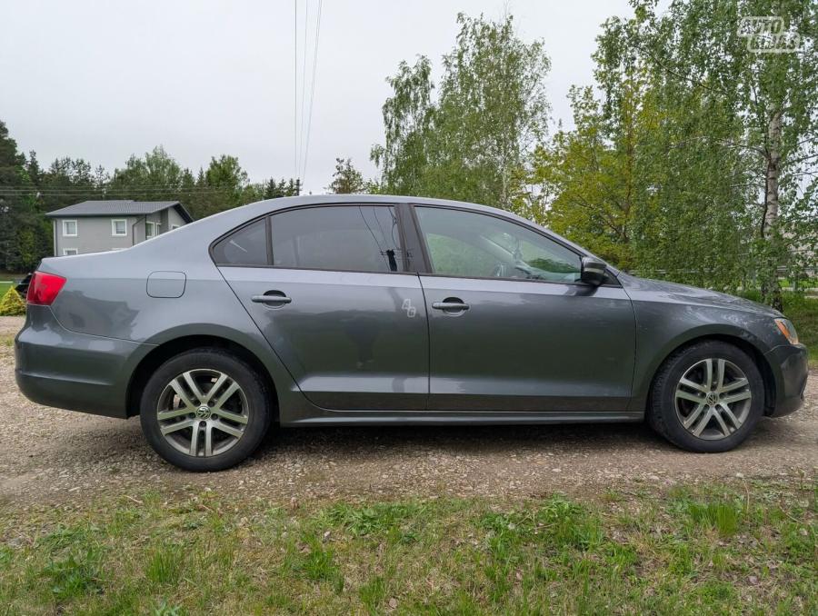 Volkswagen Jetta 2011 in Vilnius, with an engine capacity of 2.00 L and mileage of 285 thousand km for 4400 €, photo 5 on AUTOMOTO.COM.LV