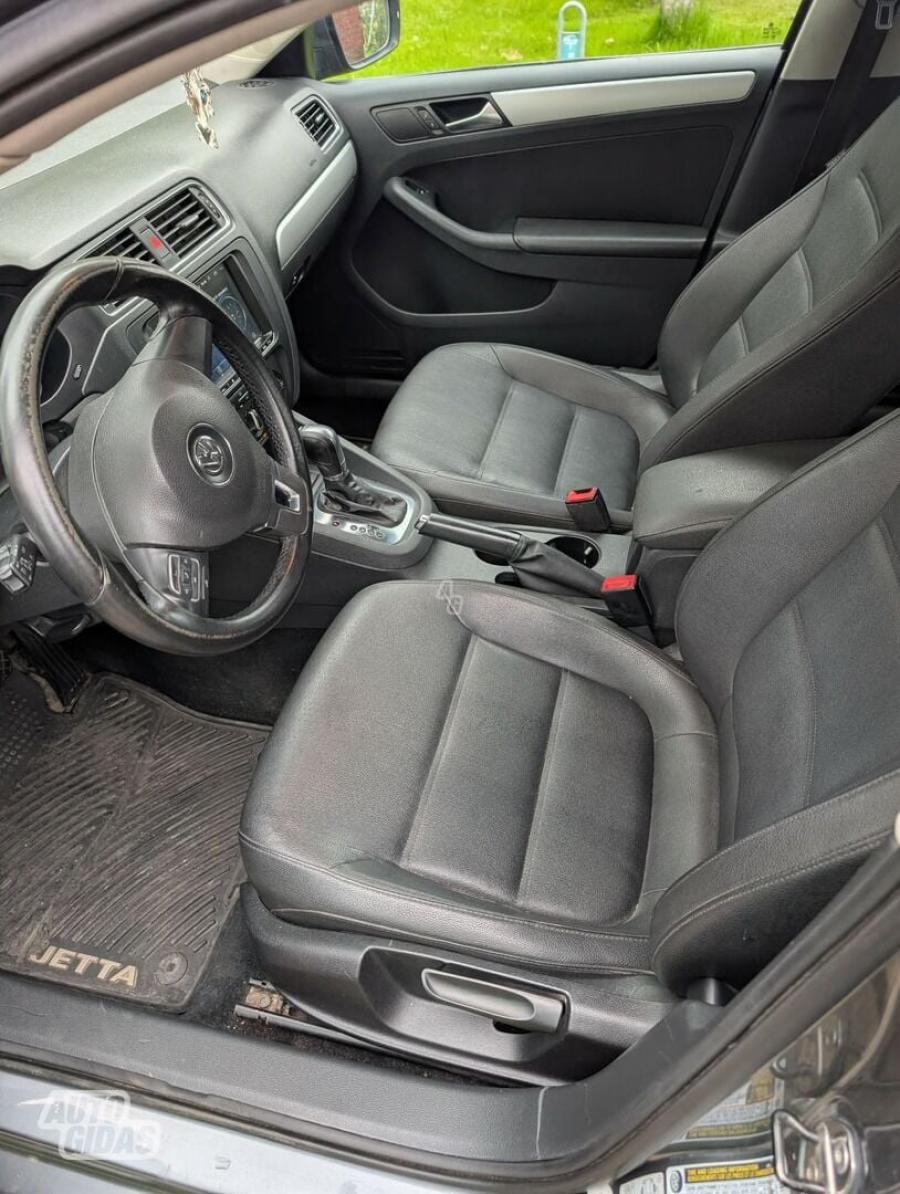 Volkswagen Jetta 2011 in Vilnius, with an engine capacity of 2.00 L and mileage of 285 thousand km for 4400 €, photo 9 on AUTOMOTO.COM.LV