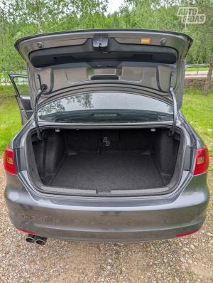 Volkswagen Jetta 2011 in Vilnius, with an engine capacity of 2.00 L and mileage of 285 thousand km for 4400 €, photo 12 on AUTOMOTO.COM.LV