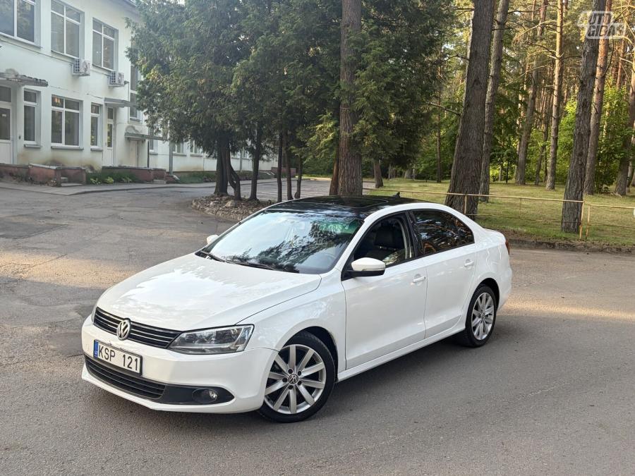 Volkswagen Jetta 2011 in Prienai, with an engine capacity of 2.00 L and mileage of 300 thousand km for 3550 €, photo 1 on AUTOMOTO.COM.LV