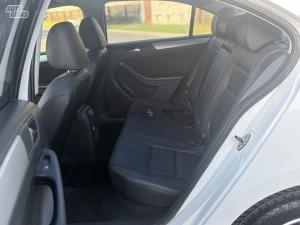 Volkswagen Jetta 2011 in Prienai, with an engine capacity of 2.00 L and mileage of 300 thousand km for 3550 €, photo 5 on AUTOMOTO.COM.LV