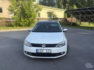 Volkswagen Jetta 2011 in Prienai, with an engine capacity of 2.00 L and mileage of 300 thousand km for 3550 €, photo 7 on AUTOMOTO.COM.LV