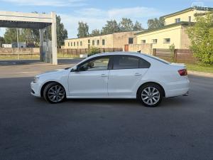 Volkswagen Jetta 2011 in Prienai, with an engine capacity of 2.00 L and mileage of 300 thousand km for 3550 €, photo 8 on AUTOMOTO.COM.LV