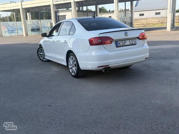 Volkswagen Jetta 2011 Prienai, ar dzinēja tilpumu 2.00 L un nobraukumu 300 tūkst. km par 3550 €, foto 8 vietnē AUTOMOTO.COM.LV