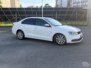 Volkswagen Jetta 2011 in Prienai, with an engine capacity of 2.00 L and mileage of 300 thousand km for 3550 €, photo 10 on AUTOMOTO.COM.LV