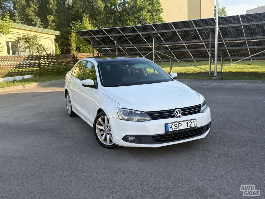 Volkswagen Jetta 2011 in Prienai, with an engine capacity of 2.00 L and mileage of 300 thousand km for 3550 €, photo 11 on AUTOMOTO.COM.LV