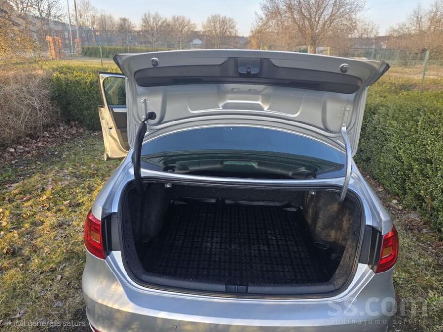Volkswagen Jetta 2011 Liepāja, ar dzinēja tilpumu 1.20 L un nobraukumu 173 tūkst. km par 3700 €, foto 1 vietnē AUTOMOTO.COM.LV