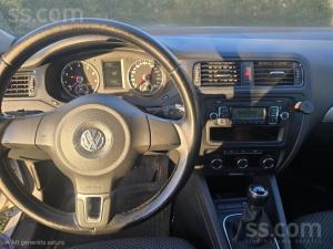 Volkswagen Jetta 2011 Liepāja, ar dzinēja tilpumu 1.20 L un nobraukumu 173 tūkst. km par 3700 €, foto 3 vietnē AUTOMOTO.COM.LV